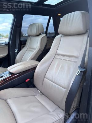Black BMW X5 2007 in Riga, with an engine capacity of 3.00 L and mileage of 311 thousand km for 8350 €, photo 18 on AUTOMOTO.COM.LV