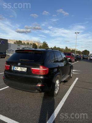 Black BMW X5 2007 in Riga, with an engine capacity of 3.00 L and mileage of 249 thousand km for 8200 €, photo 4 on AUTOMOTO.COM.LV
