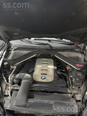 Black BMW X5 2007 in Riga, with an engine capacity of 3.00 L and mileage of 249 thousand km for 8200 €, photo 7 on AUTOMOTO.COM.LV