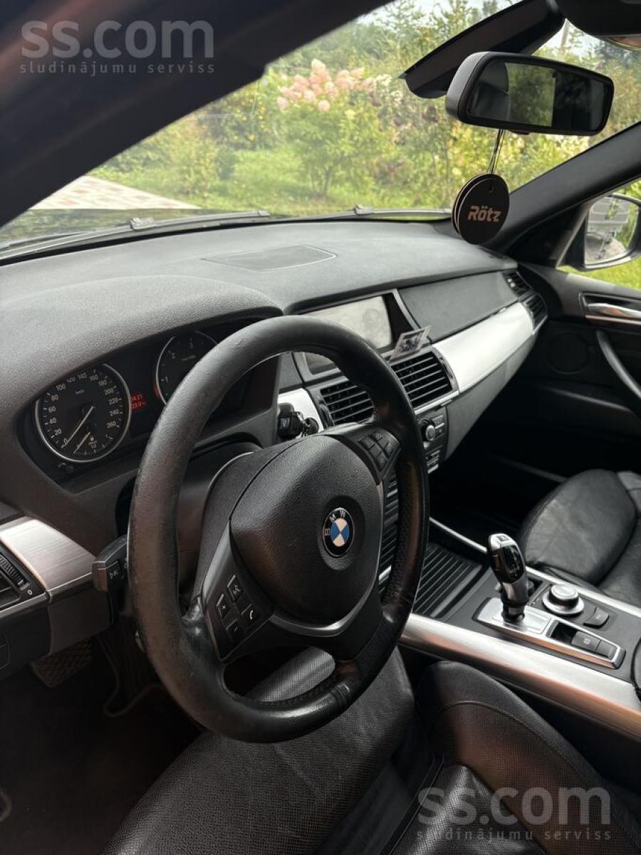 Black BMW X5 2007 in Riga, with an engine capacity of 3.00 L and mileage of 249 thousand km for 8200 €, photo 9 on AUTOMOTO.COM.LV