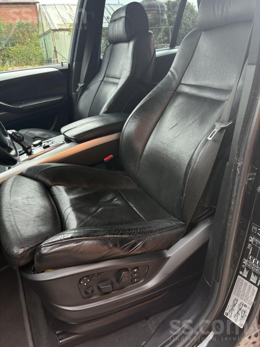 Black BMW X5 2007 in Riga, with an engine capacity of 3.00 L and mileage of 249 thousand km for 8200 €, photo 10 on AUTOMOTO.COM.LV