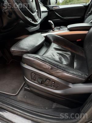 Black BMW X5 2007 in Riga, with an engine capacity of 3.00 L and mileage of 249 thousand km for 8200 €, photo 11 on AUTOMOTO.COM.LV