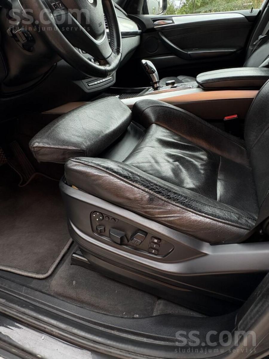 Black BMW X5 2007 in Riga, with an engine capacity of 3.00 L and mileage of 249 thousand km for 8200 €, photo 11 on AUTOMOTO.COM.LV