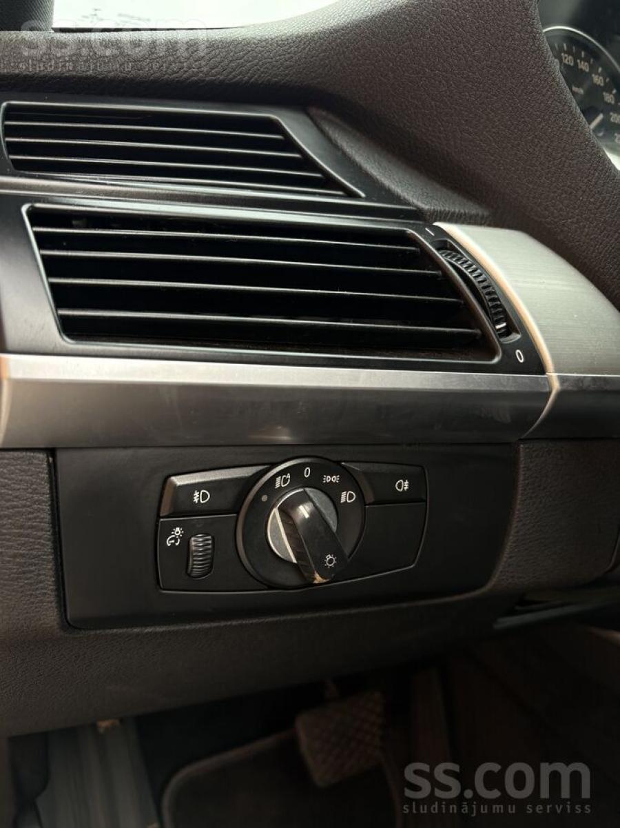 Black BMW X5 2007 in Riga, with an engine capacity of 3.00 L and mileage of 249 thousand km for 8200 €, photo 13 on AUTOMOTO.COM.LV