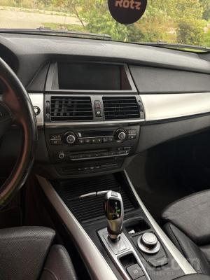 Black BMW X5 2007 in Riga, with an engine capacity of 3.00 L and mileage of 249 thousand km for 8200 €, photo 15 on AUTOMOTO.COM.LV