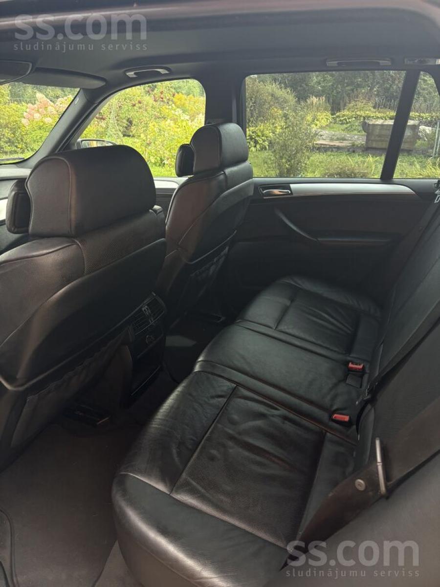 Black BMW X5 2007 in Riga, with an engine capacity of 3.00 L and mileage of 249 thousand km for 8200 €, photo 18 on AUTOMOTO.COM.LV