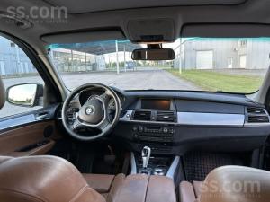 Melns BMW X5 2007 Rīga, ar dzinēja tilpumu 3.00 L un nobraukumu 570 tūkst. km par 5900 €, foto 3 vietnē AUTOMOTO.COM.LV