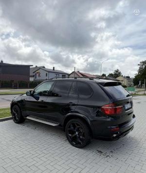 Black BMW X5 2007 in Klaipeda, with an engine capacity of 2.99 L and mileage of 404 thousand km for 6400 €, photo  on AUTOMOTO.COM.LV