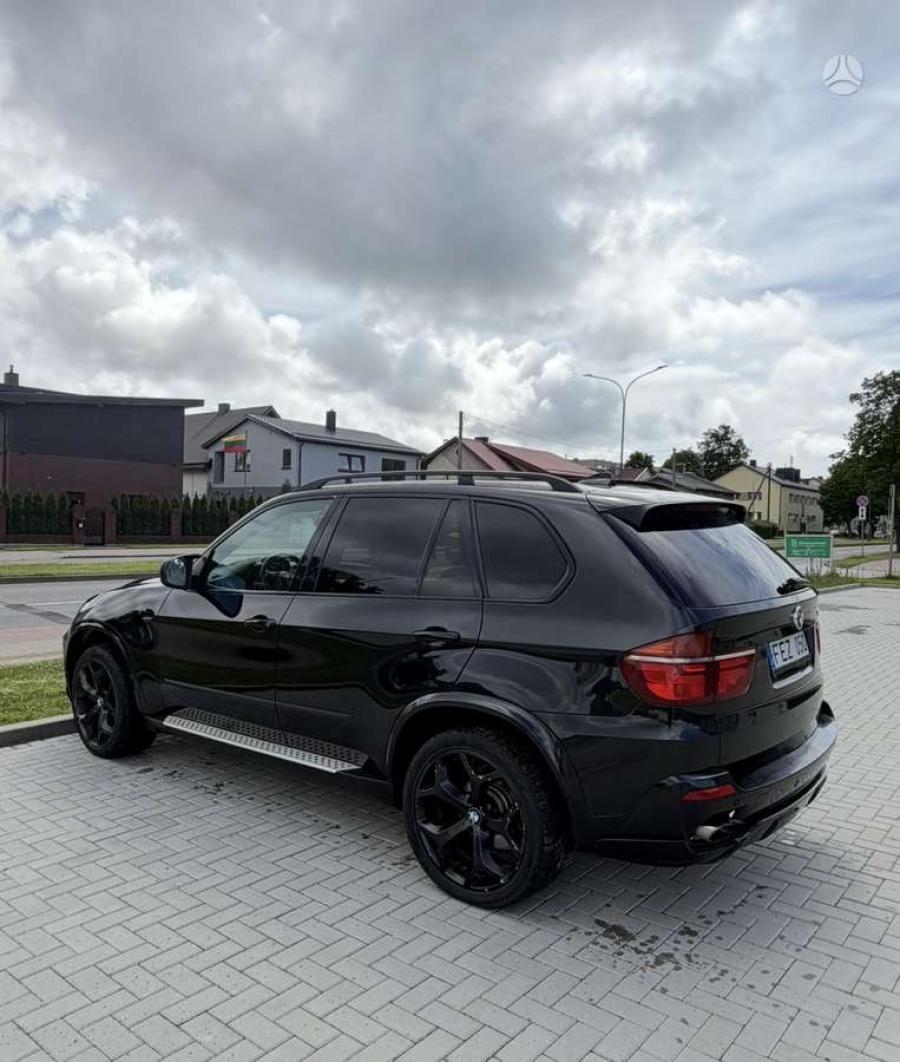 Black BMW X5 2007 in Klaipeda, with an engine capacity of 2.99 L and mileage of 404 thousand km for 6400 €, photo 1 on AUTOMOTO.COM.LV