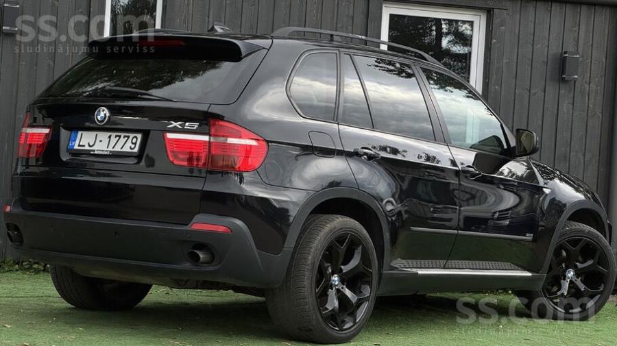Black BMW X5 2007 in Riga, with an engine capacity of 3.00 L and mileage of 242 thousand km for 7850 €, photo 5 on AUTOMOTO.COM.LV