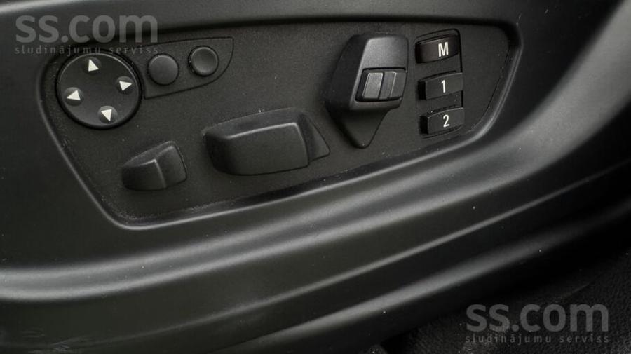 Black BMW X5 2007 in Riga, with an engine capacity of 3.00 L and mileage of 242 thousand km for 7850 €, photo 8 on AUTOMOTO.COM.LV