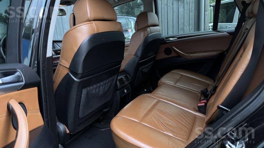 Black BMW X5 2007 in Riga, with an engine capacity of 3.00 L and mileage of 242 thousand km for 7850 €, photo 9 on AUTOMOTO.COM.LV