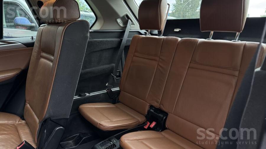 Black BMW X5 2007 in Riga, with an engine capacity of 3.00 L and mileage of 242 thousand km for 7850 €, photo 10 on AUTOMOTO.COM.LV