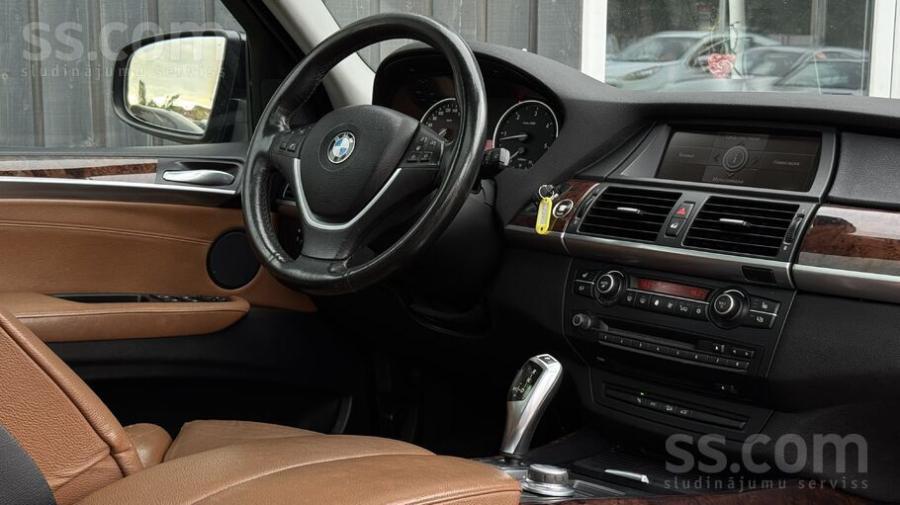 Black BMW X5 2007 in Riga, with an engine capacity of 3.00 L and mileage of 242 thousand km for 7850 €, photo 16 on AUTOMOTO.COM.LV