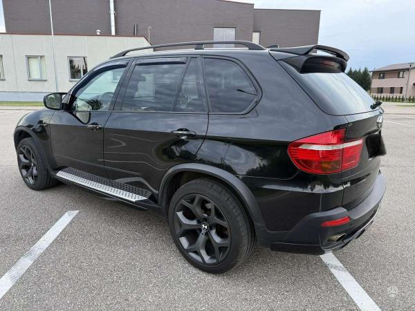 BMW X5 2007 in Trakai on AUTOMOTO.COM.LV Black BMW X5 2007 in Trakai, with an engine capacity of 2.99 L and mileage of 298 thousand km for 8550 €, photo 6 on AUTOMOTO.COM.LV