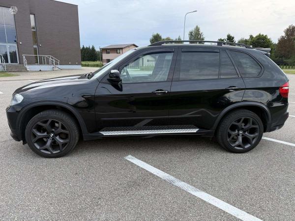 BMW X5 2007 in Trakai on AUTOMOTO.COM.LV Black BMW X5 2007 in Trakai, with an engine capacity of 2.99 L and mileage of 298 thousand km for 8550 €, photo 7 on AUTOMOTO.COM.LV