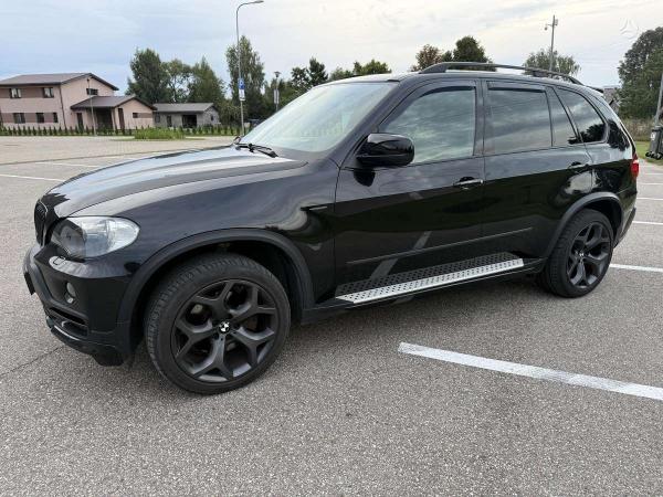 BMW X5 2007 in Trakai on AUTOMOTO.COM.LV Black BMW X5 2007 in Trakai, with an engine capacity of 2.99 L and mileage of 298 thousand km for 8550 €, photo 8 on AUTOMOTO.COM.LV