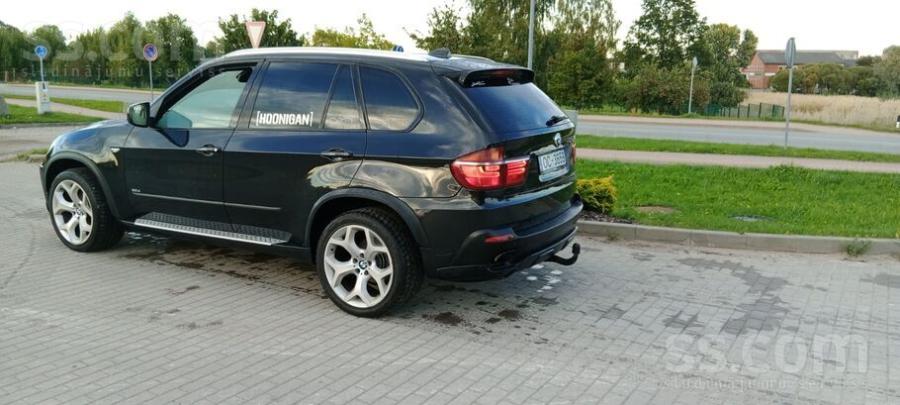 Black BMW X5 2007 in Saldus, with an engine capacity of 3.00 L and mileage of 340 thousand km for 7000 €, photo 4 on AUTOMOTO.COM.LV