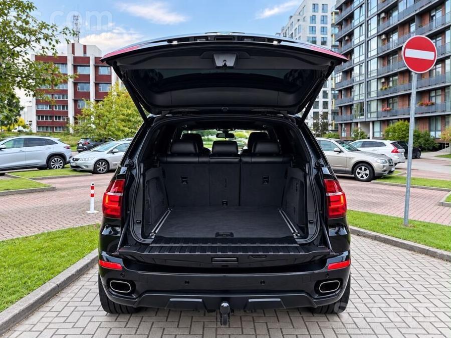 Black BMW X5 2007 in Riga, with an engine capacity of 3.00 L and mileage of 340 thousand km for 7990 €, photo 7 on AUTOMOTO.COM.LV