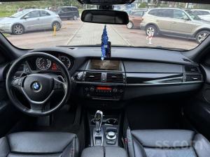 Black BMW X5 2007 in Riga, with an engine capacity of 3.00 L and mileage of 340 thousand km for 7990 €, photo 10 on AUTOMOTO.COM.LV
