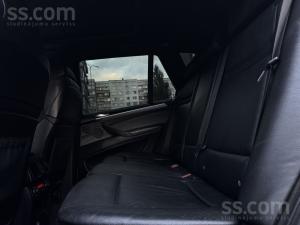 Black BMW X5 2007 in Riga, with an engine capacity of 3.00 L and mileage of 340 thousand km for 7990 €, photo 11 on AUTOMOTO.COM.LV