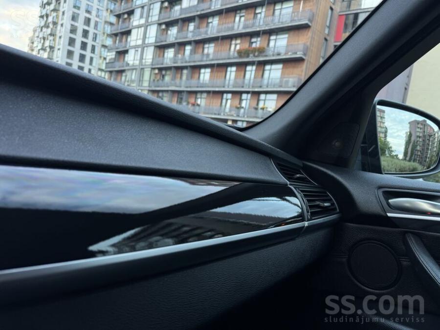 Black BMW X5 2007 in Riga, with an engine capacity of 3.00 L and mileage of 340 thousand km for 7990 €, photo 25 on AUTOMOTO.COM.LV