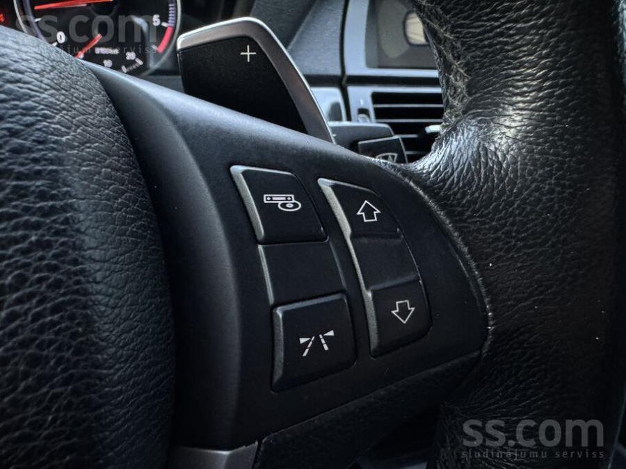 Black BMW X5 2007 in Riga, with an engine capacity of 3.00 L and mileage of 340 thousand km for 7990 €, photo 27 on AUTOMOTO.COM.LV