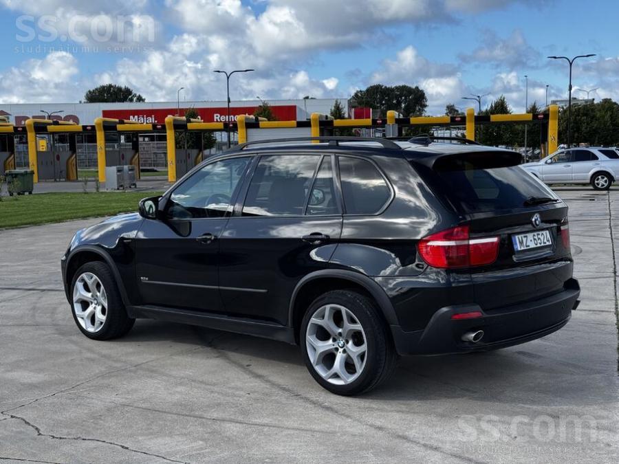 Black BMW X5 2007 in Liepaja, with an engine capacity of 3.00 L and mileage of 447 thousand km for 6890 €, photo 4 on AUTOMOTO.COM.LV