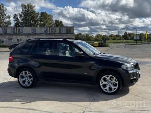 Black BMW X5 2007 in Liepaja, with an engine capacity of 3.00 L and mileage of 447 thousand km for 6890 €, photo 6 on AUTOMOTO.COM.LV