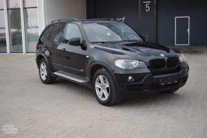 Melns BMW X5 2007 Viļņa, ar dzinēja tilpumu 3.00 L un nobraukumu 318 tūkst. km par 8250 €, foto  vietnē AUTOMOTO.COM.LV