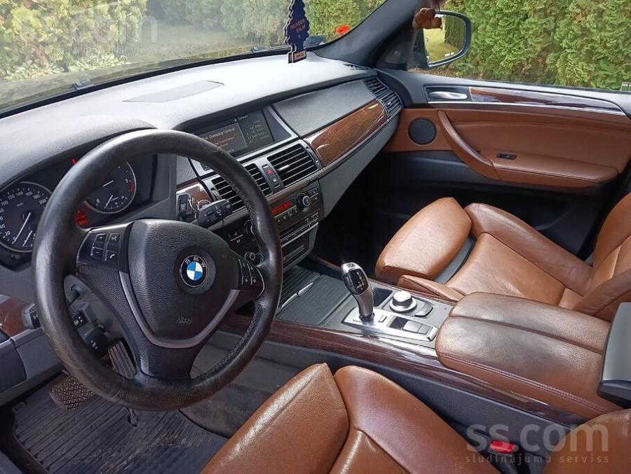 Melns BMW X5 2007 Jēkabpils, ar dzinēja tilpumu 3.00 L un nobraukumu 302 tūkst. km par 5950 €, foto 5 vietnē AUTOMOTO.COM.LV
