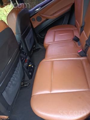 Melns BMW X5 2007 Jēkabpils, ar dzinēja tilpumu 3.00 L un nobraukumu 302 tūkst. km par 5950 €, foto 6 vietnē AUTOMOTO.COM.LV
