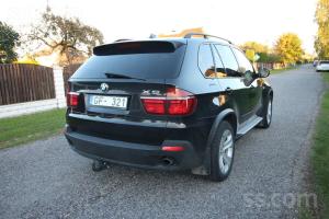 Black BMW X5 2007 in Riga, with an engine capacity of 3.00 L and mileage of 361 thousand km for 7500 €, photo 5 on AUTOMOTO.COM.LV