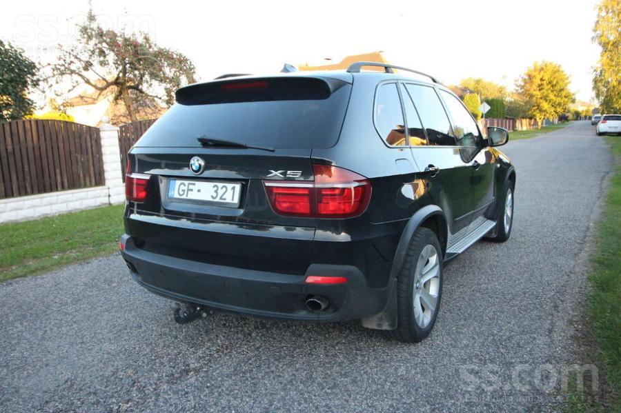 Black BMW X5 2007 in Riga, with an engine capacity of 3.00 L and mileage of 361 thousand km for 7500 €, photo 5 on AUTOMOTO.COM.LV