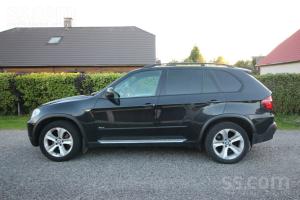 Black BMW X5 2007 in Riga, with an engine capacity of 3.00 L and mileage of 361 thousand km for 7500 €, photo 8 on AUTOMOTO.COM.LV