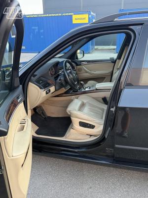 Black BMW X5 2007 in Utena, with an engine capacity of 3.00 L and mileage of 440 thousand km for 8950 €, photo 8 on AUTOMOTO.COM.LV
