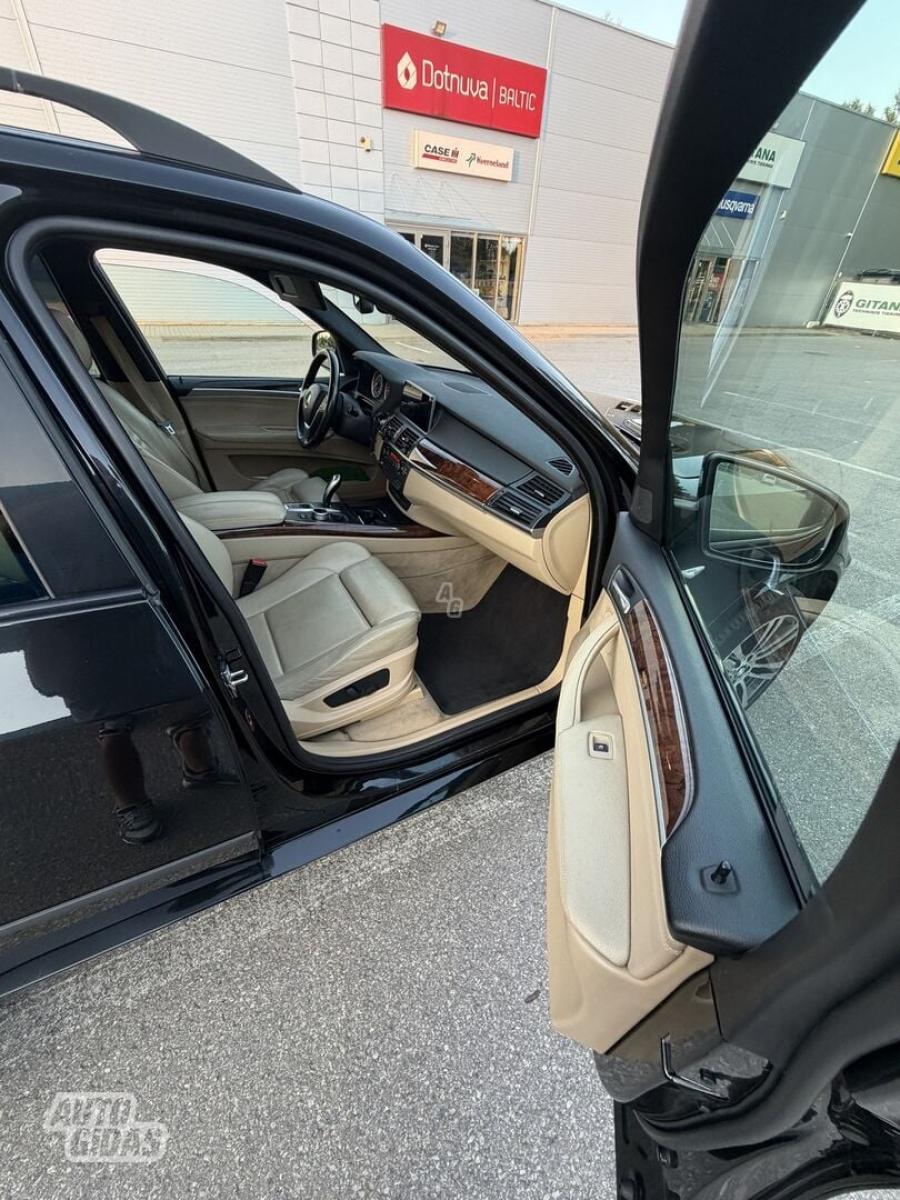 Black BMW X5 2007 in Utena, with an engine capacity of 3.00 L and mileage of 440 thousand km for 8950 €, photo 9 on AUTOMOTO.COM.LV