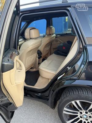 Black BMW X5 2007 in Utena, with an engine capacity of 3.00 L and mileage of 440 thousand km for 8950 €, photo 11 on AUTOMOTO.COM.LV