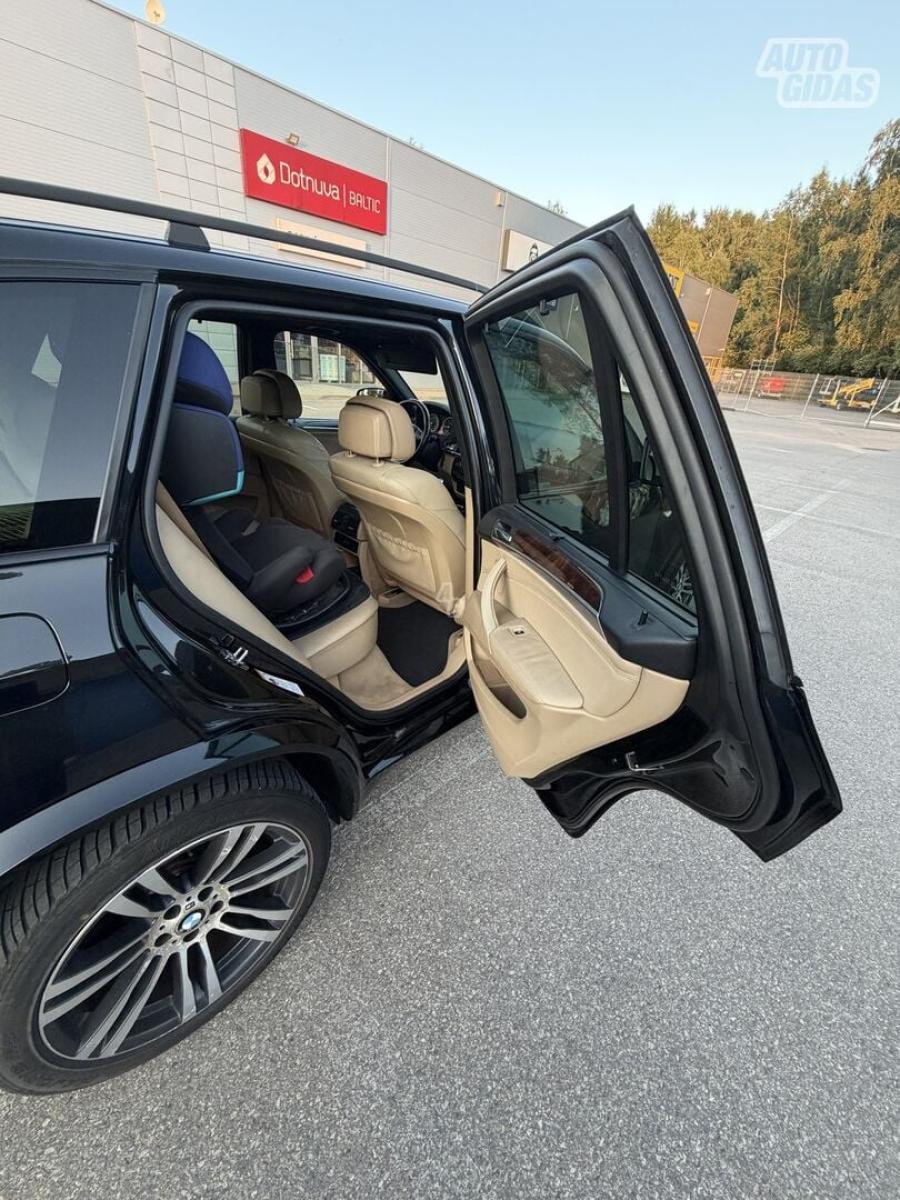 Black BMW X5 2007 in Utena, with an engine capacity of 3.00 L and mileage of 440 thousand km for 8950 €, photo 12 on AUTOMOTO.COM.LV
