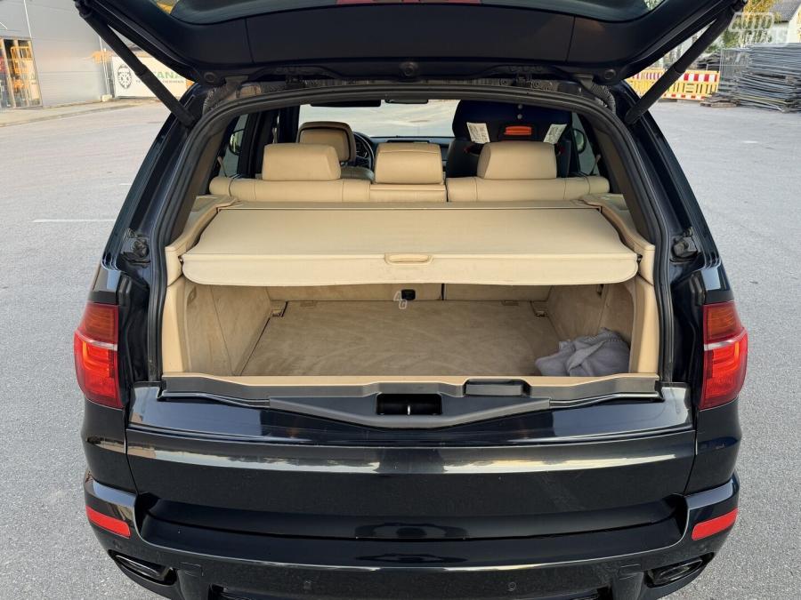 Black BMW X5 2007 in Utena, with an engine capacity of 3.00 L and mileage of 440 thousand km for 8950 €, photo 14 on AUTOMOTO.COM.LV