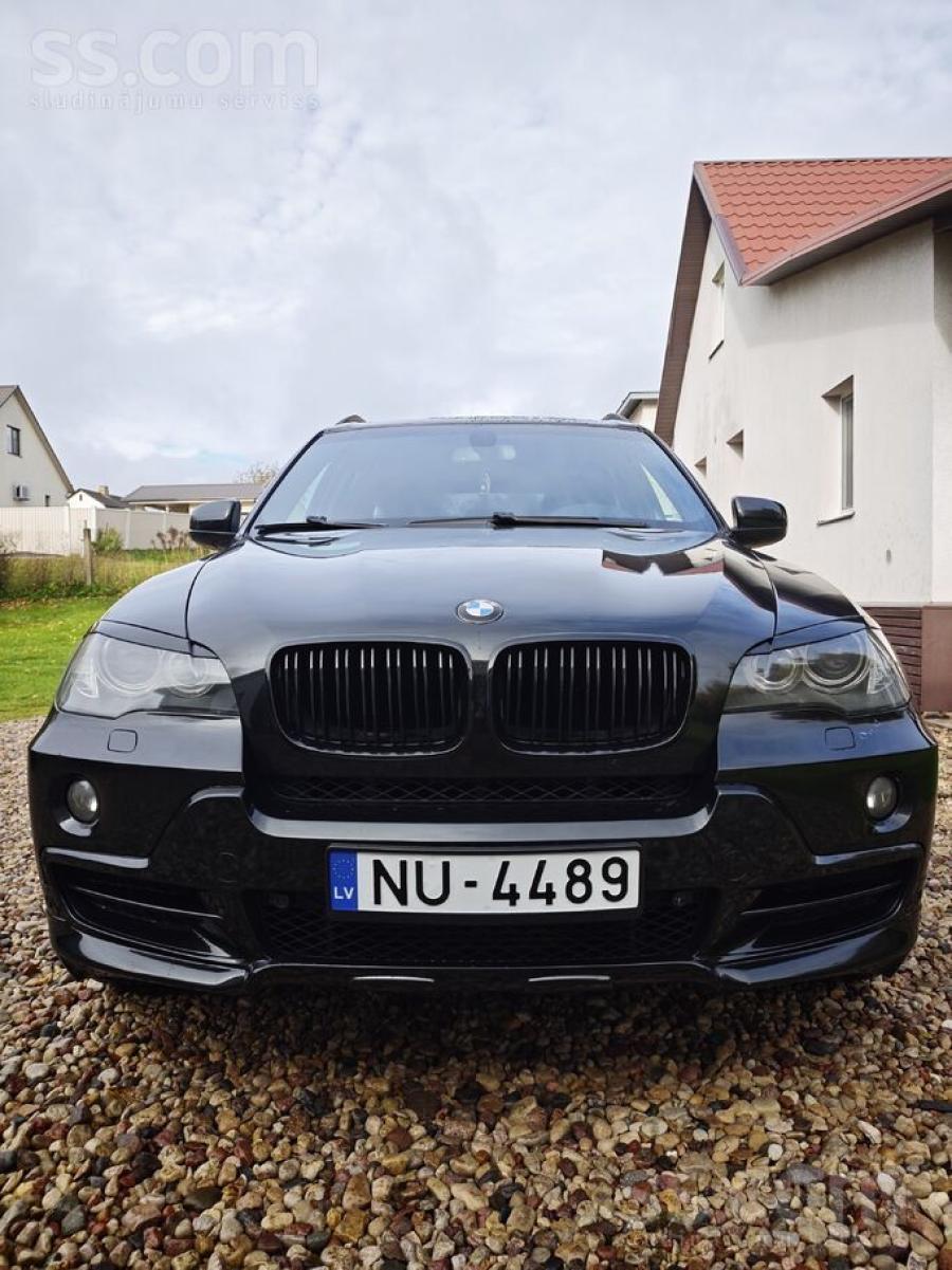 Black BMW X5 2007 in Rezekne, with an engine capacity of 3.00 L and mileage of 385 thousand km for 8300 €, photo 1 on AUTOMOTO.COM.LV