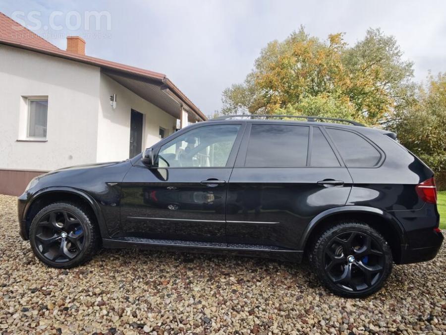 Black BMW X5 2007 in Rezekne, with an engine capacity of 3.00 L and mileage of 385 thousand km for 8300 €, photo 4 on AUTOMOTO.COM.LV