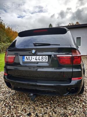 Black BMW X5 2007 in Rezekne, with an engine capacity of 3.00 L and mileage of 385 thousand km for 8300 €, photo 6 on AUTOMOTO.COM.LV