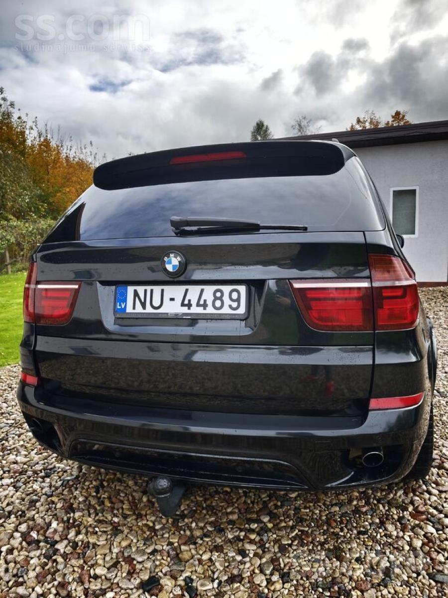 Black BMW X5 2007 in Rezekne, with an engine capacity of 3.00 L and mileage of 385 thousand km for 8300 €, photo 6 on AUTOMOTO.COM.LV