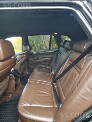 Black BMW X5 2007 in Rezekne, with an engine capacity of 3.00 L and mileage of 385 thousand km for 8300 €, photo 8 on AUTOMOTO.COM.LV