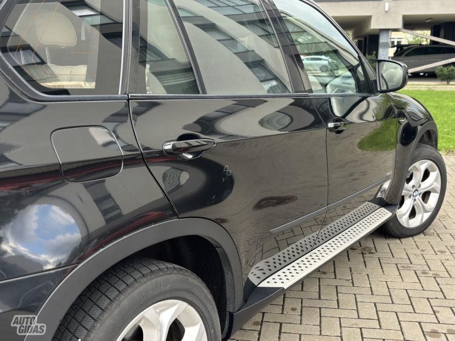 Black BMW X5 2007 in Kaunas, with an engine capacity of 3.00 L and mileage of 240 thousand km for 6950 €, photo 11 on AUTOMOTO.COM.LV