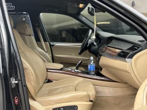 Black BMW X5 2007 in Kaunas, with an engine capacity of 3.00 L and mileage of 240 thousand km for 6950 €, photo 19 on AUTOMOTO.COM.LV