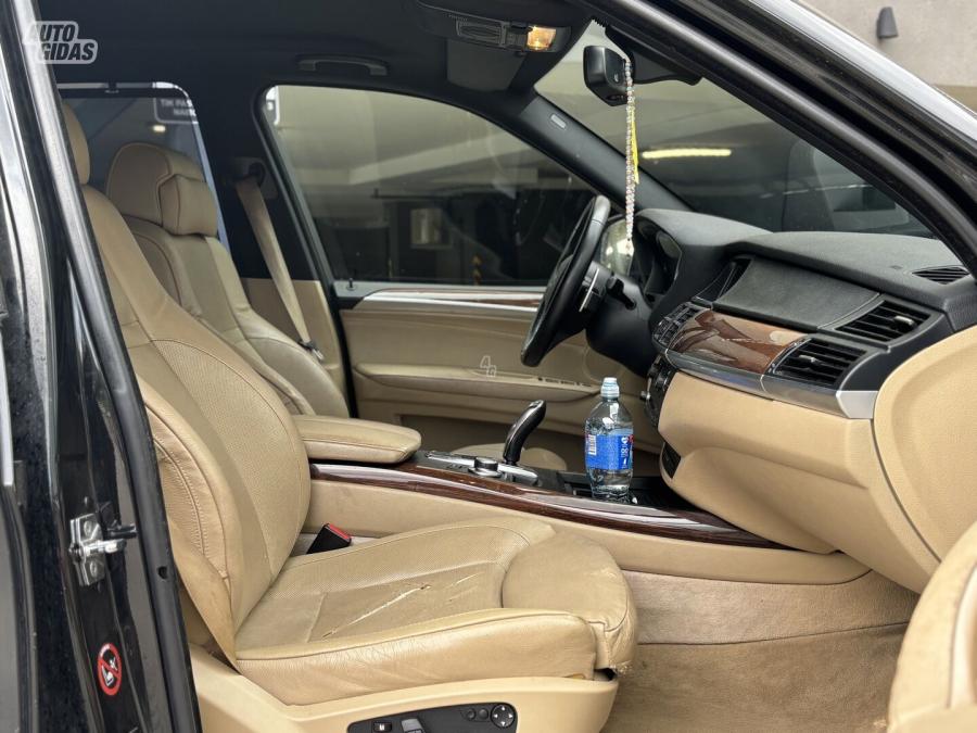 Black BMW X5 2007 in Kaunas, with an engine capacity of 3.00 L and mileage of 240 thousand km for 6950 €, photo 19 on AUTOMOTO.COM.LV