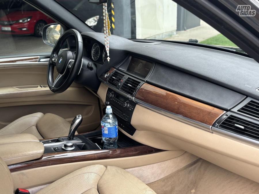 Black BMW X5 2007 in Kaunas, with an engine capacity of 3.00 L and mileage of 240 thousand km for 6950 €, photo 20 on AUTOMOTO.COM.LV