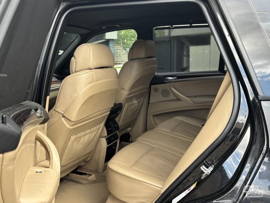 Black BMW X5 2007 in Kaunas, with an engine capacity of 3.00 L and mileage of 240 thousand km for 6950 €, photo 26 on AUTOMOTO.COM.LV